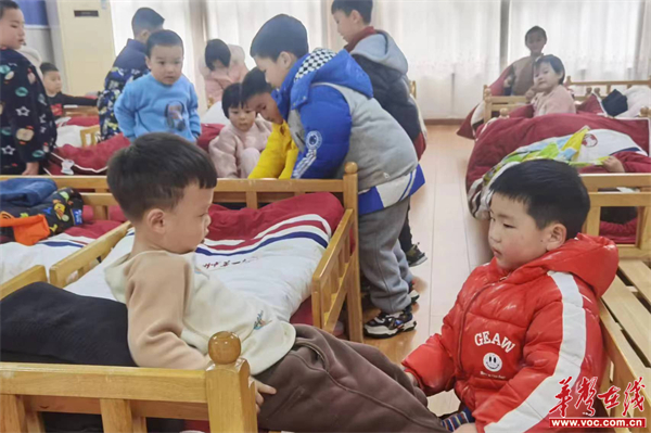 永州市第一幼儿园开展“三月春风暖 雷锋伴我行”系列活动 - 校园动态 - 华声教育